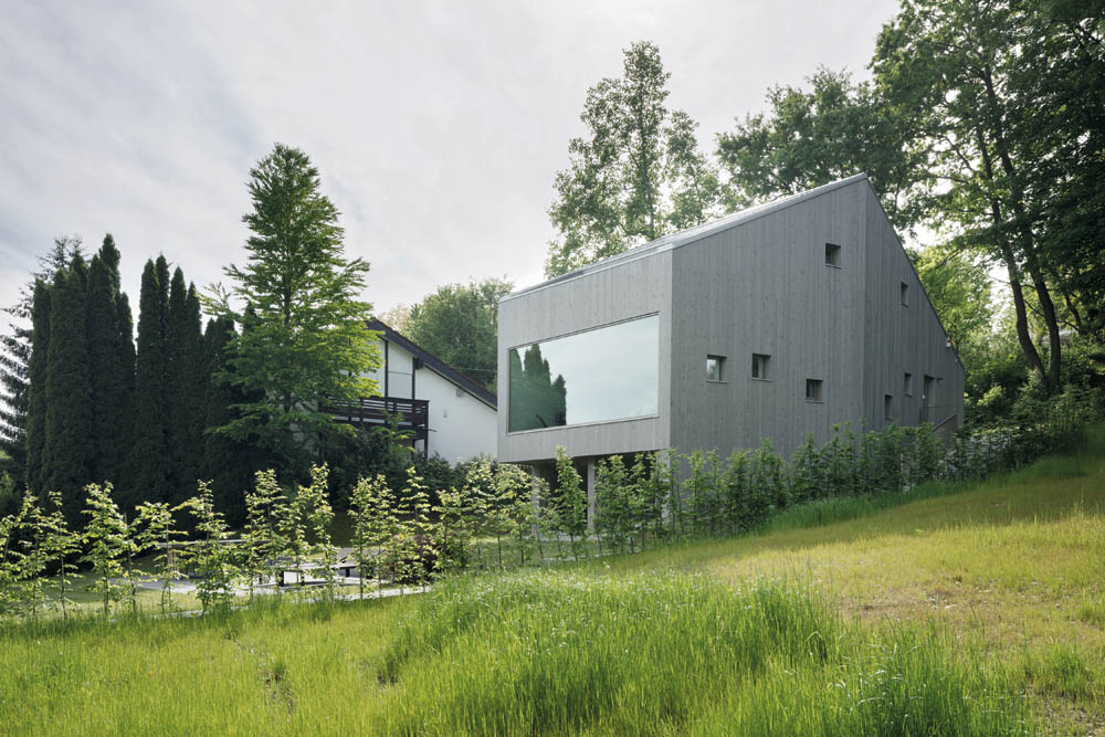 Fenster zum See: Haus Hechendorf von Studio Rauch